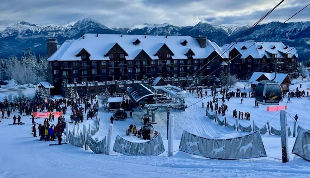 Golden, B.C., ski gondola loaded with passengers falls to the ground ...